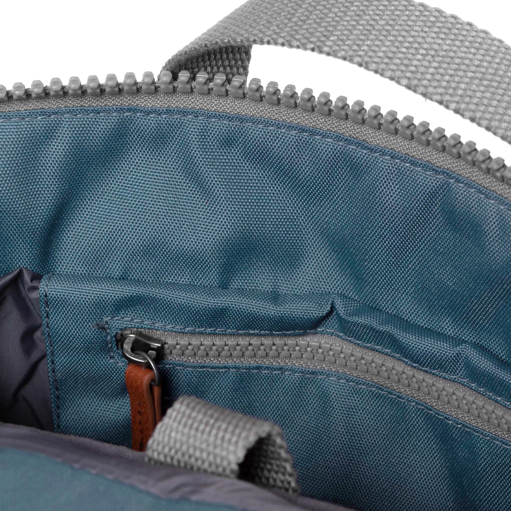 ROKA London Finchley A Small Backpack – Frederiksbergs Læderhandel